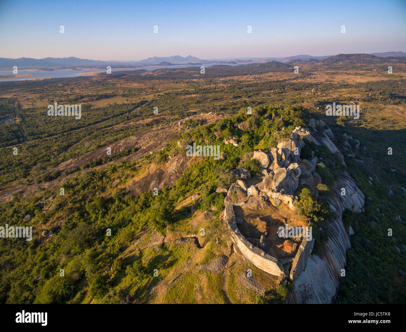 The hill complex at Great Zimbabwe Ruins Stock Photo - Alamy