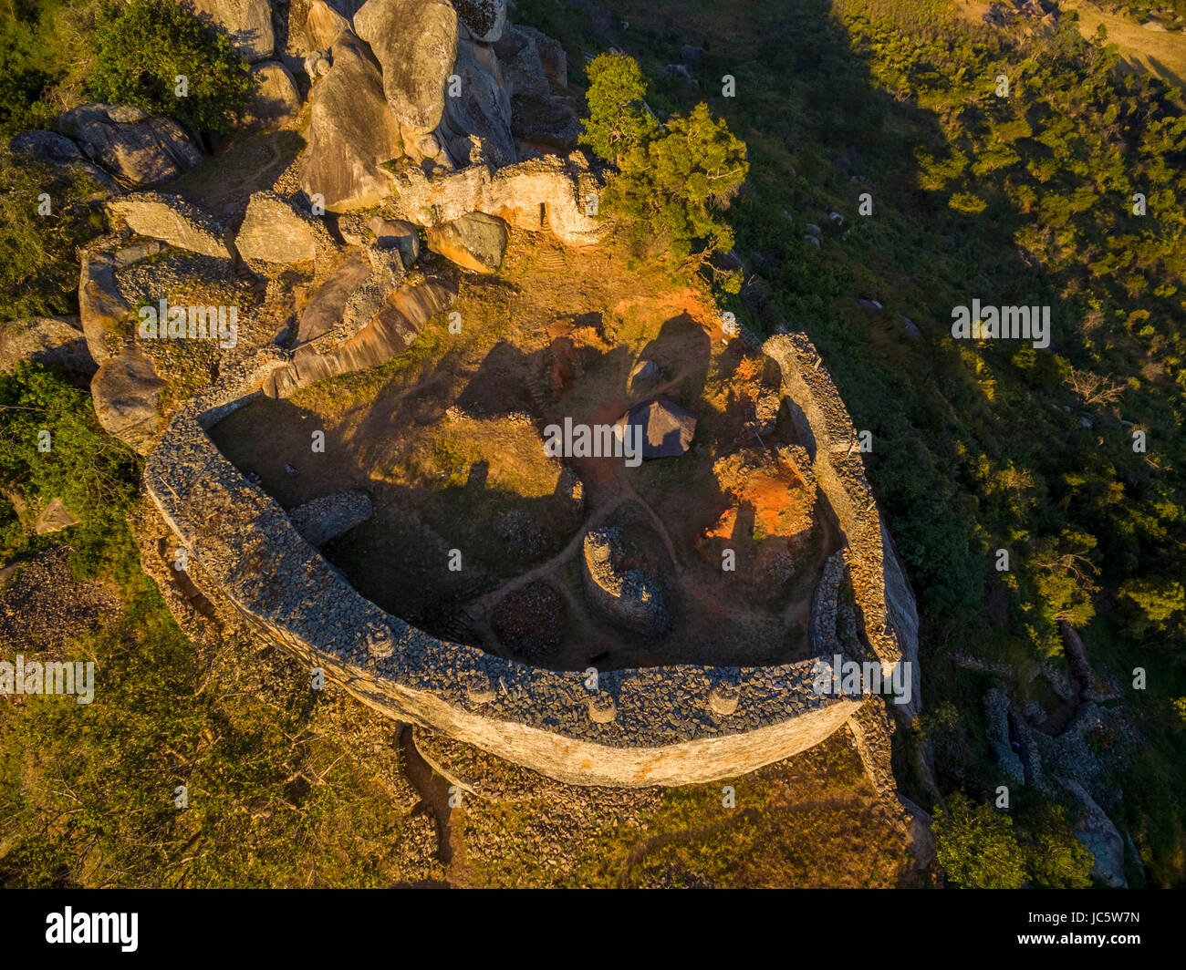 The hill complex at Great Zimbabwe Ruins Stock Photo - Alamy