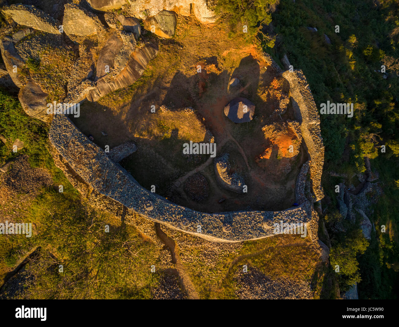 The hill complex at Great Zimbabwe Ruins Stock Photo - Alamy