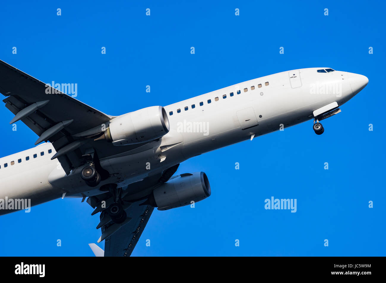 Boeing 737-800 landing Stock Photo - Alamy