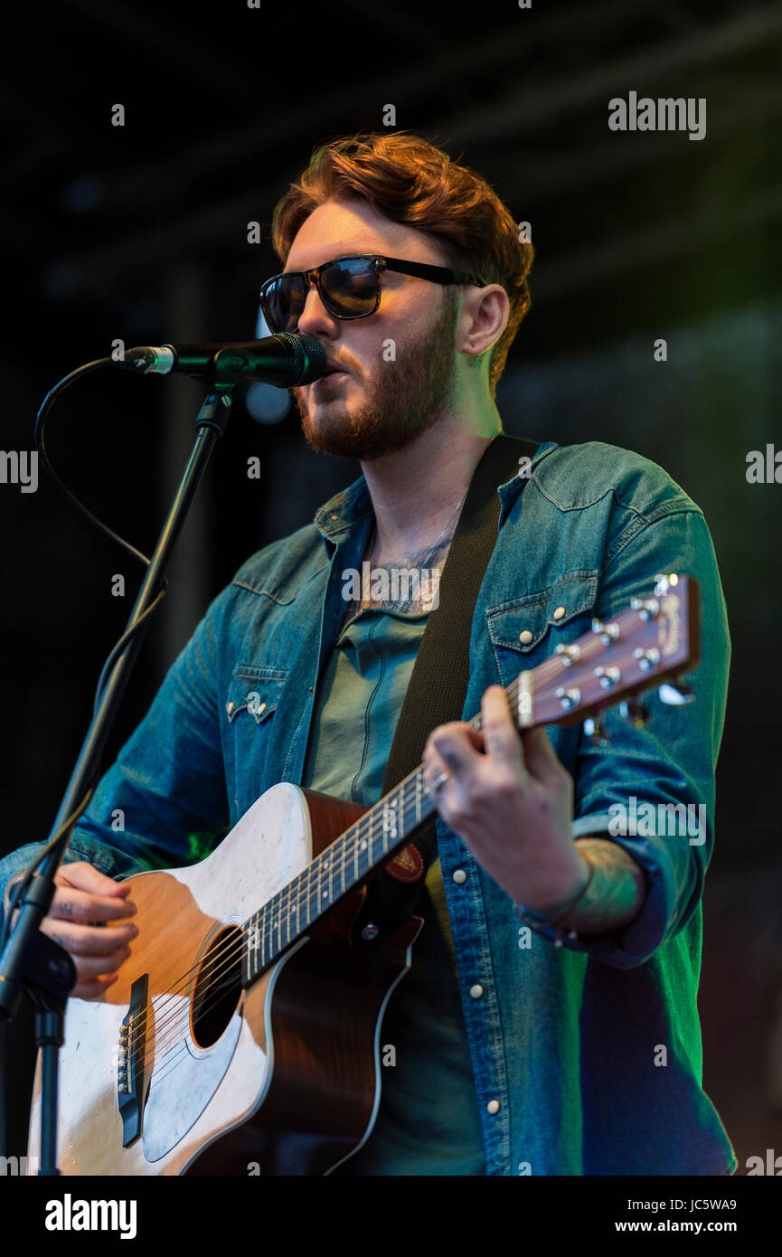 James arthur x factor 2016 hi-res stock photography and images - Alamy