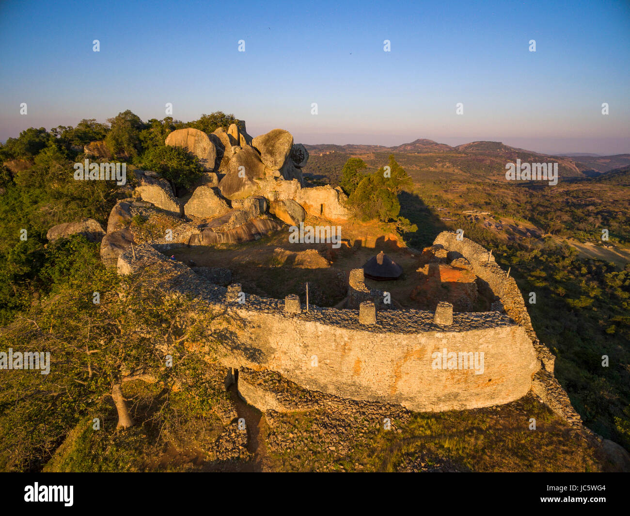 The hill complex at Great Zimbabwe Ruins Stock Photo - Alamy