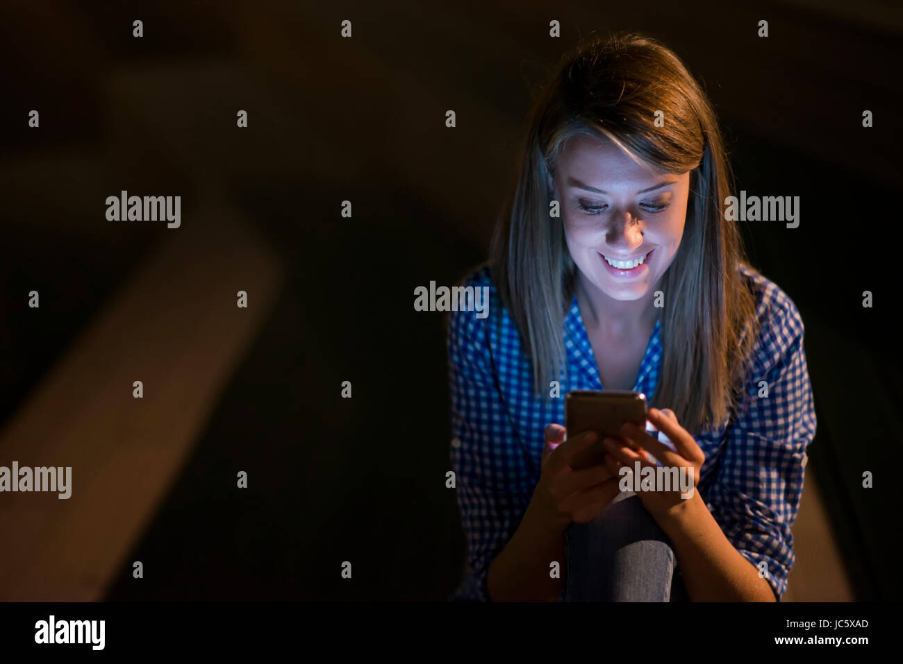 Person receiving message hi-res stock photography and images - Alamy