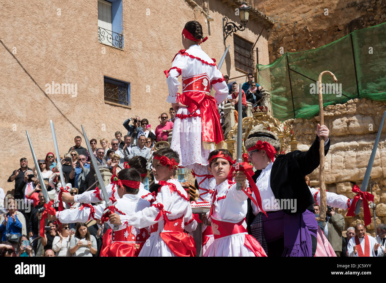 Cetina, Spain. 19th May, 2017. The 'Danzantes' performing part of the ...