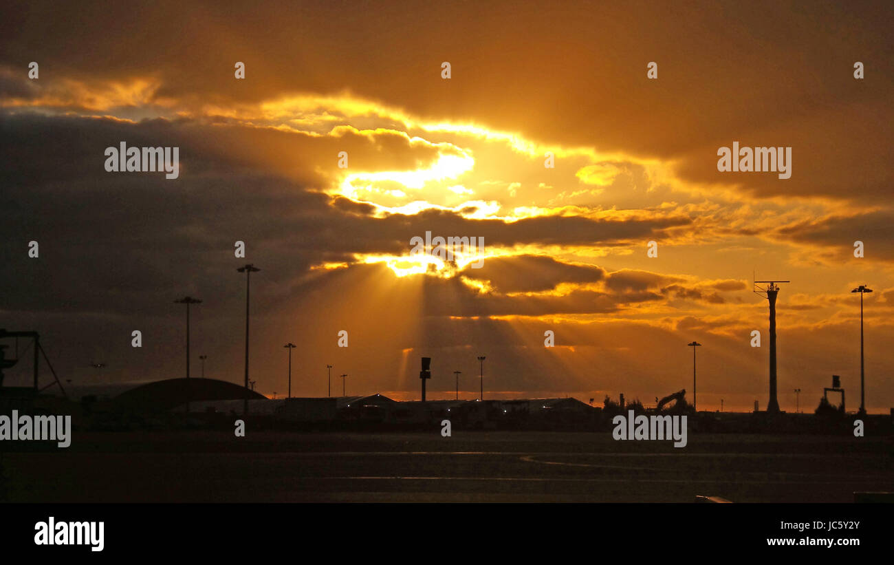 Dark sky sun breaking through hi-res stock photography and images - Alamy