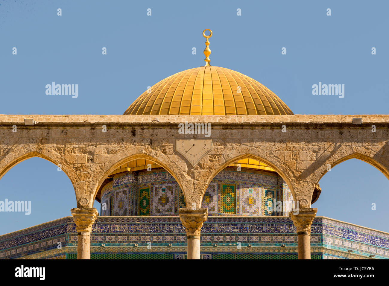 Gold plated roof hi-res stock photography and images - Alamy