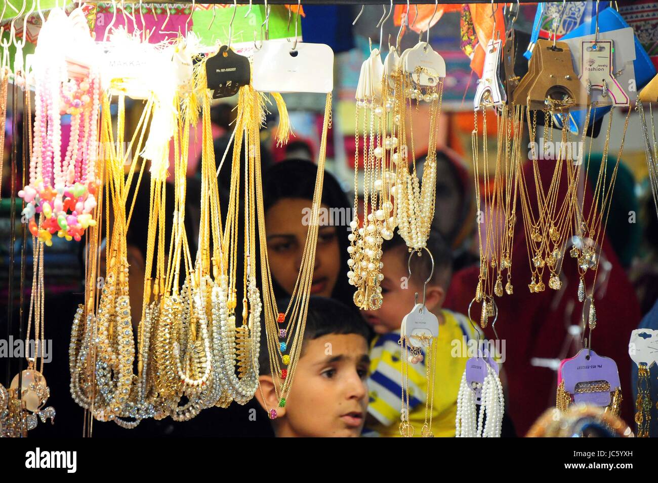 Bazaar in rawalpindi pakistan hi-res stock photography and images - Alamy