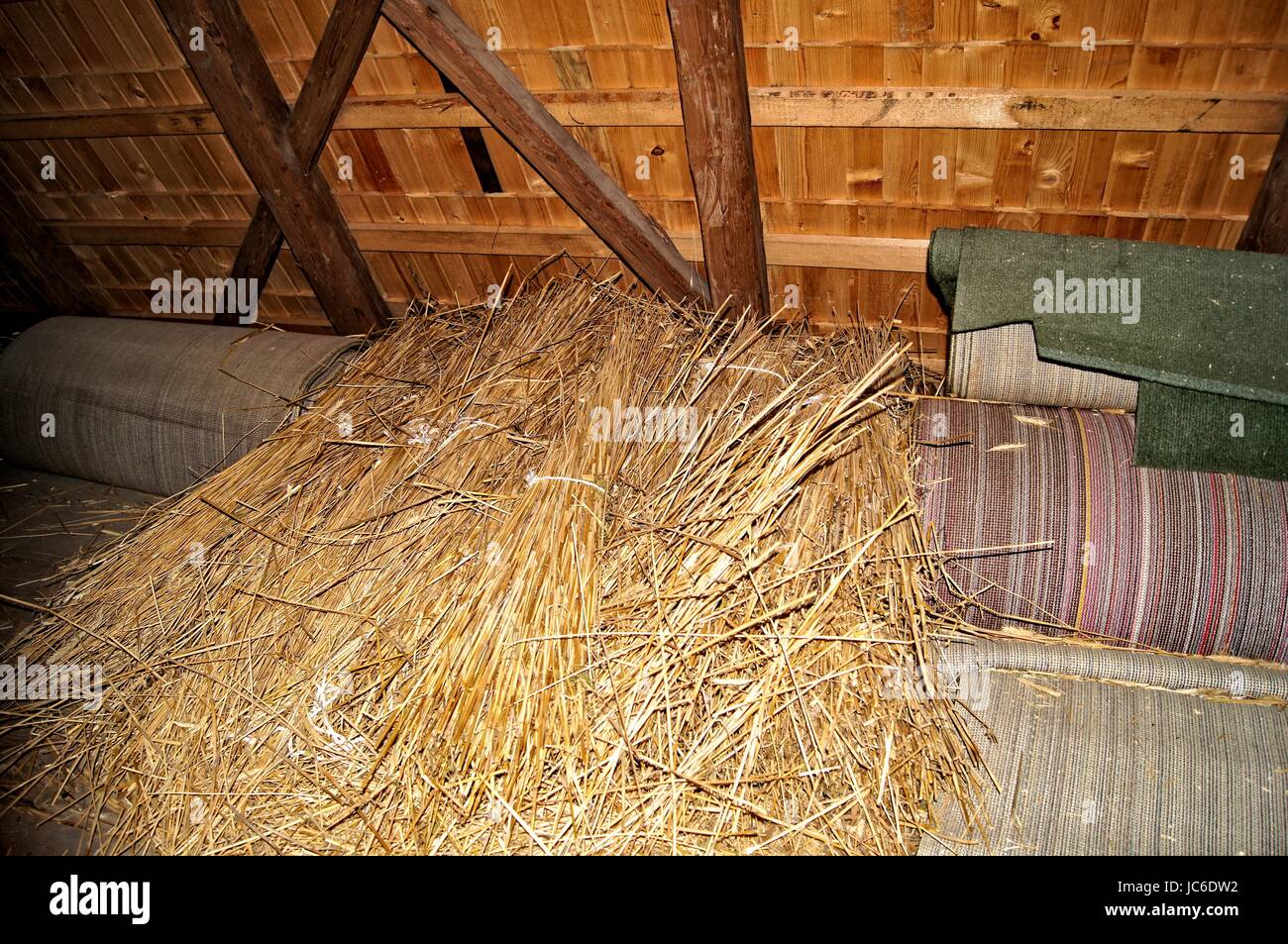 Barn straw floor hi-res stock photography and images - Alamy