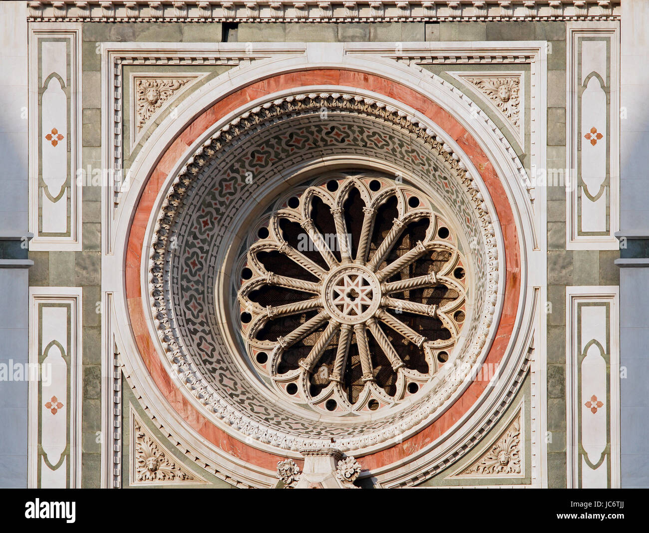 Rose window detail on Duomo basilica in Florence Stock Photo - Alamy