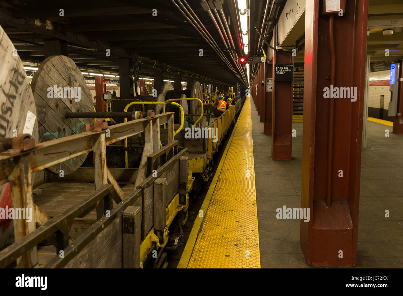 Construction work on the subway hi-res stock photography and images - Alamy