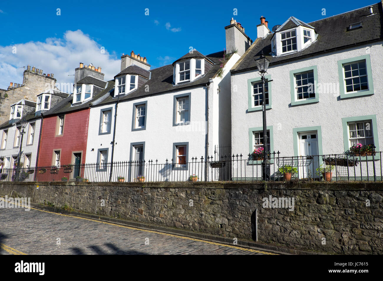 Scottish terrace houses hi-res stock photography and images - Alamy