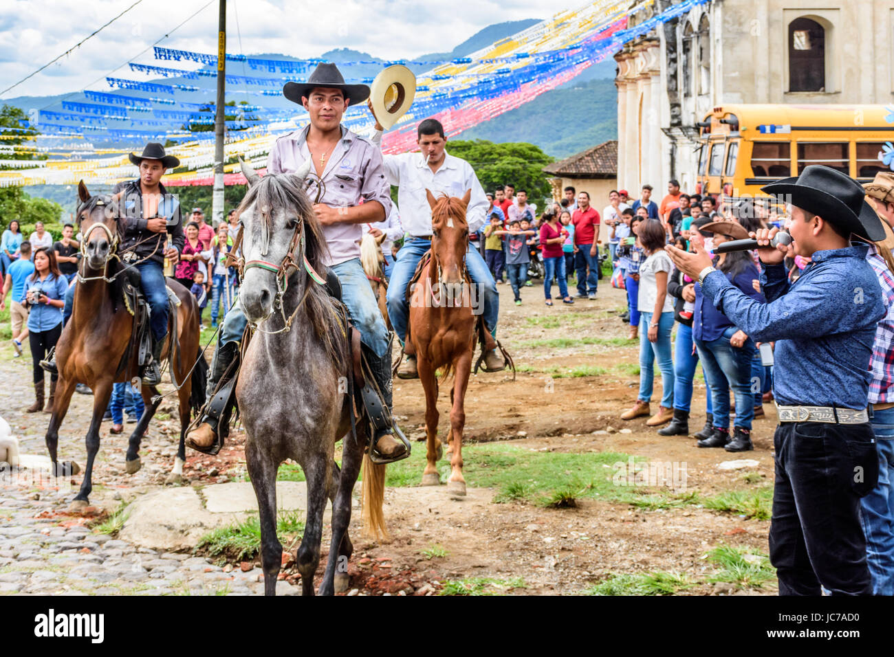 Stockman riding horse hi-res stock photography and images - Alamy