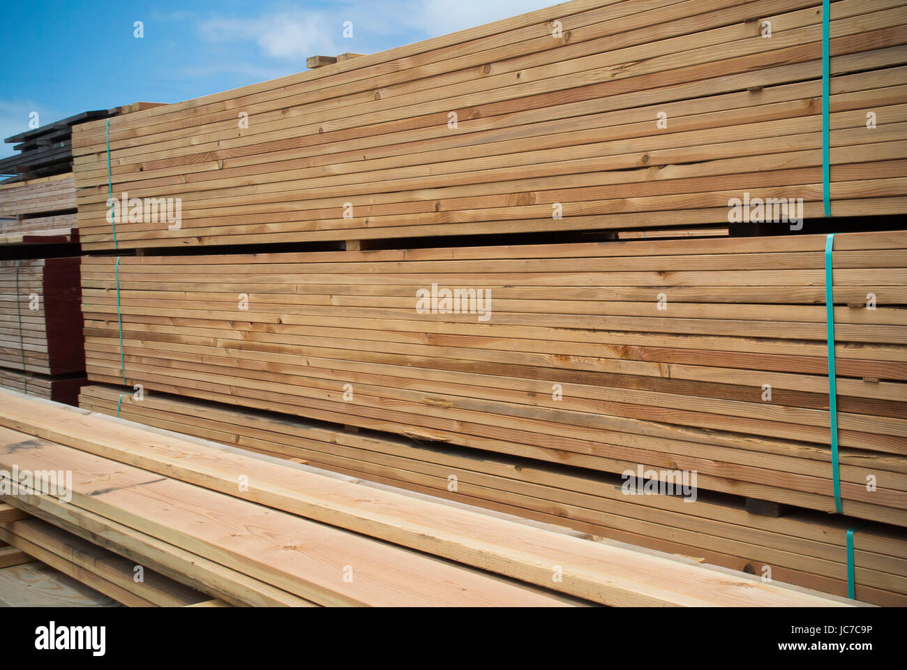 Heavy units of lumber hi-res stock photography and images - Alamy
