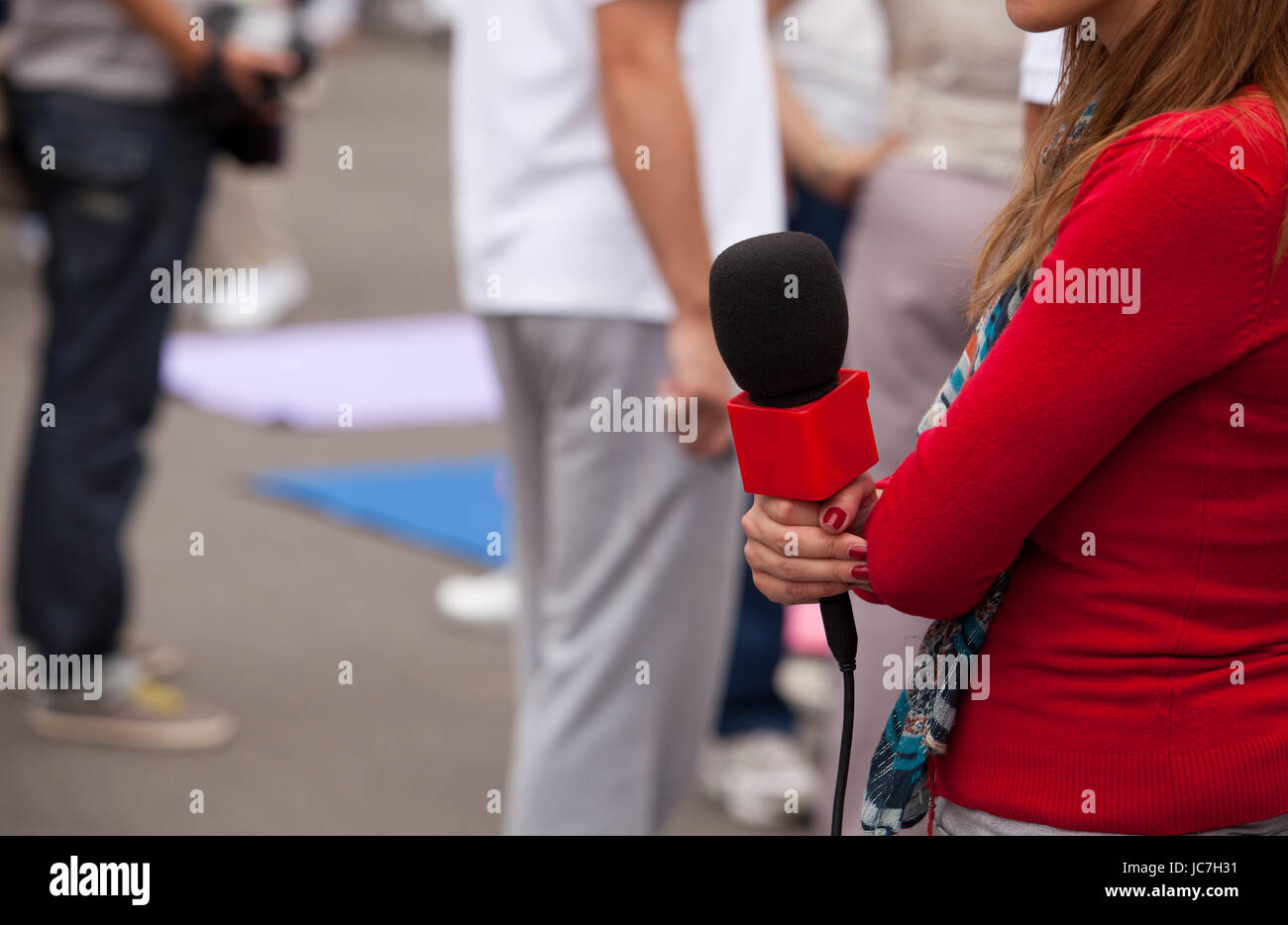 Radio reporter hi-res stock photography and images - Alamy