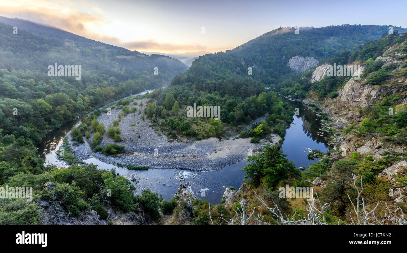 France, Haute-Loire (43), Cussac-sur-Loire, hameau des Cabarets, le ...
