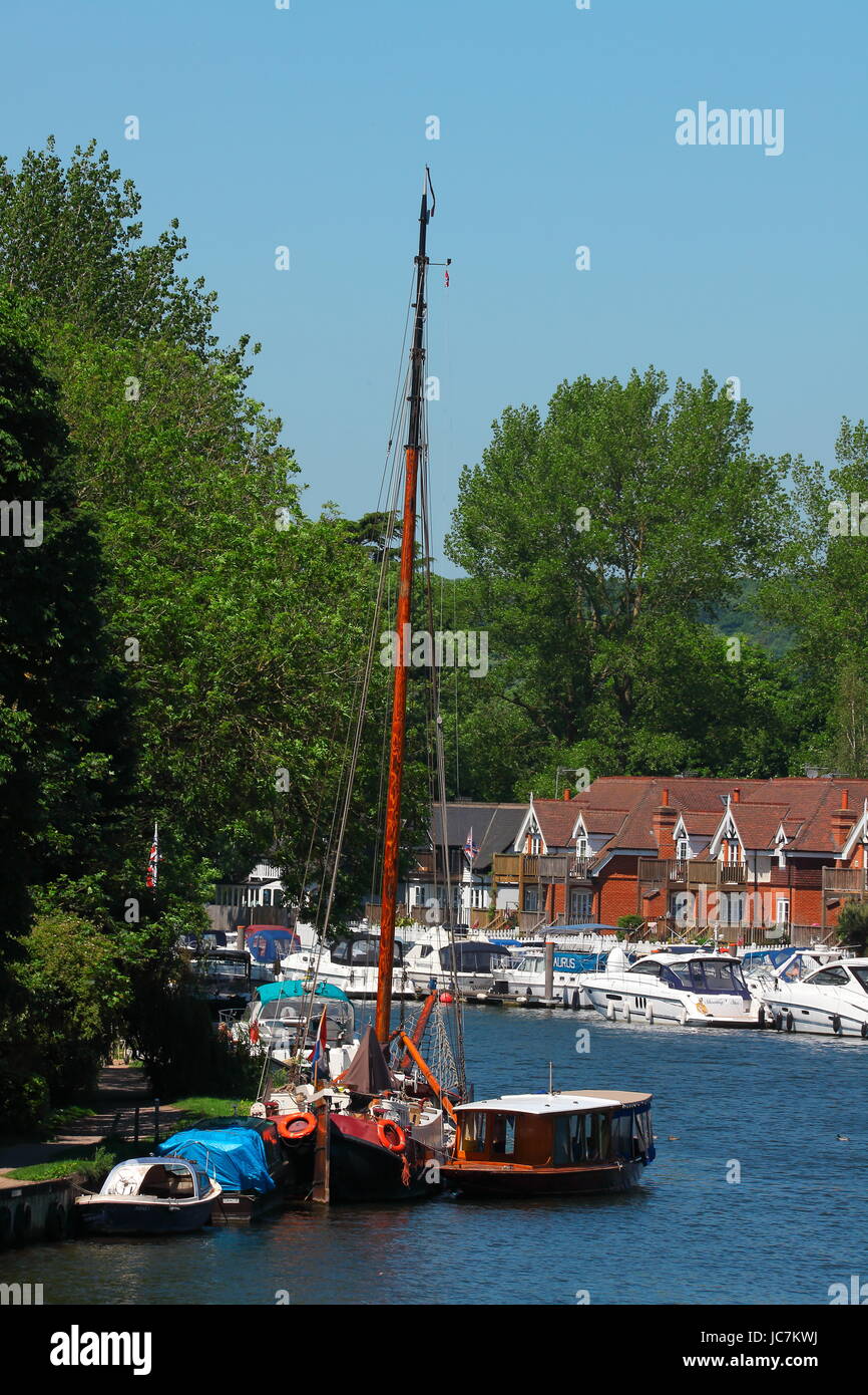 Looking out towards the Bourne end Marina with its riverside mooring ...