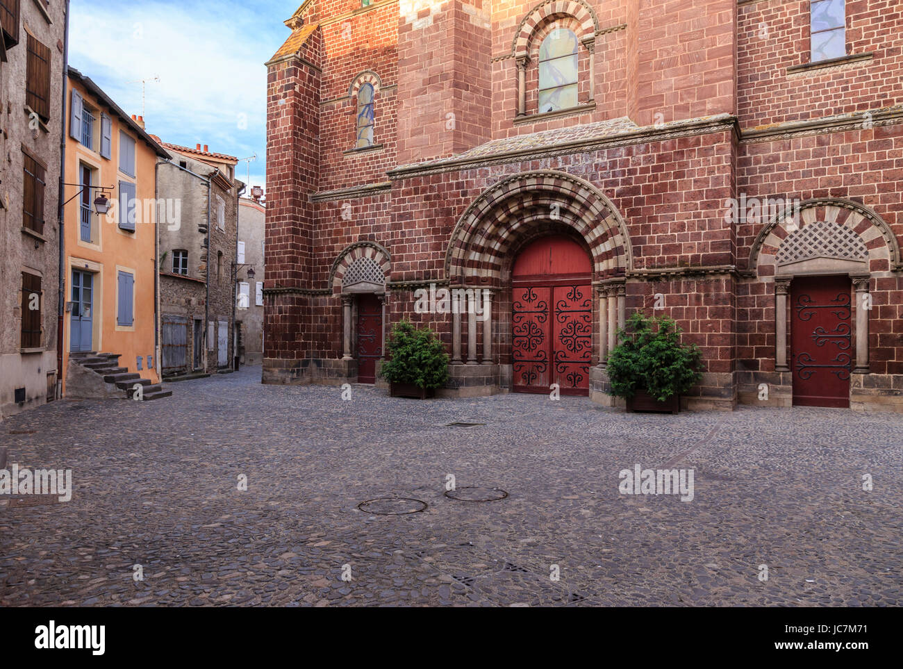 France, Haute-Loire (43), Brioude, la Basilique Saint-Julien de Brioude ...