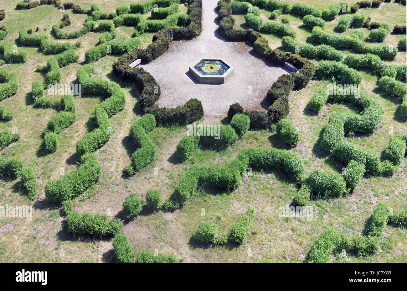 Center of composition hi-res stock photography and images - Alamy