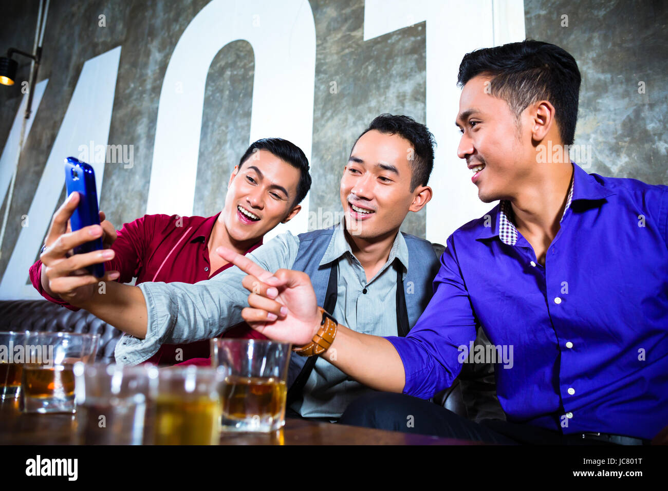 Young affluent party hi-res stock photography and images - Alamy