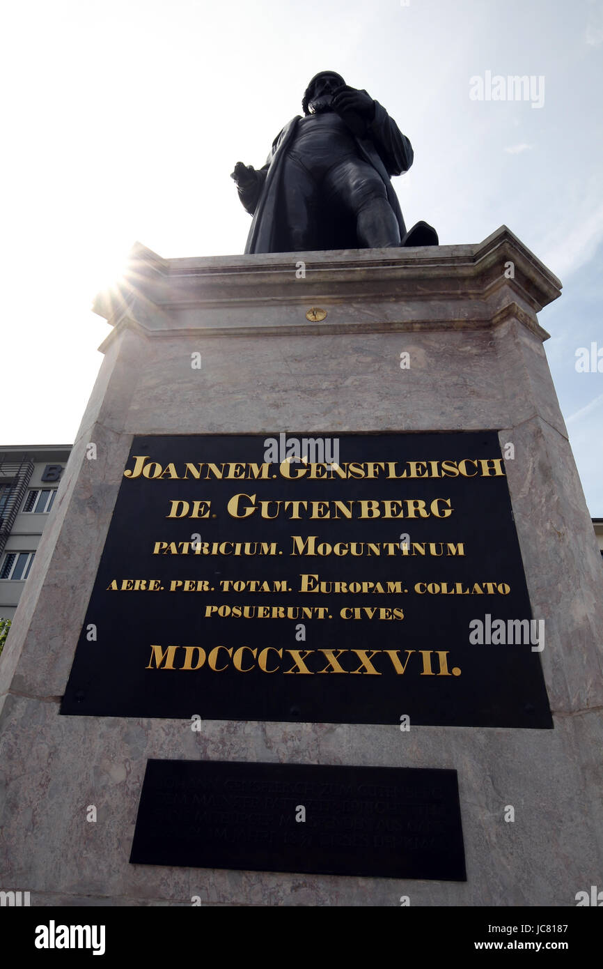 Statue of Johannes Gutenberg on Gutenberg platz in Mainz, Germany Stock ...