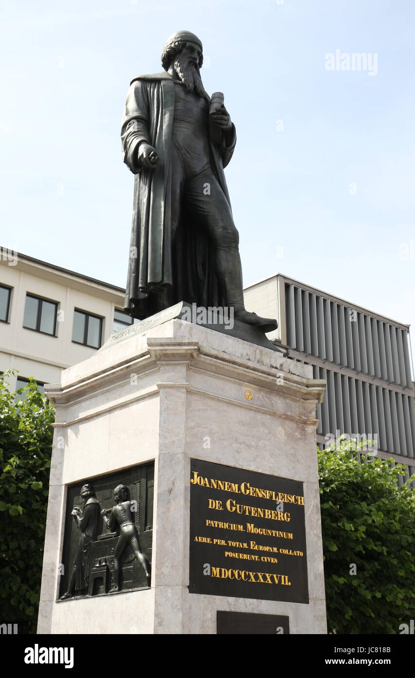 Statue of Johannes Gutenberg on Gutenberg platz in Mainz, Germany Stock ...