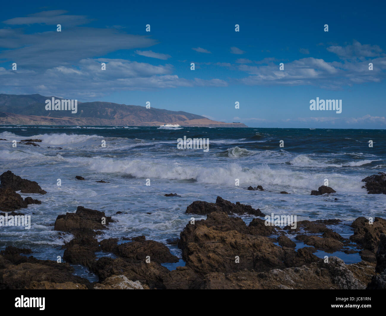 Seascape rocky shoreline ocean hi-res stock photography and images - Alamy