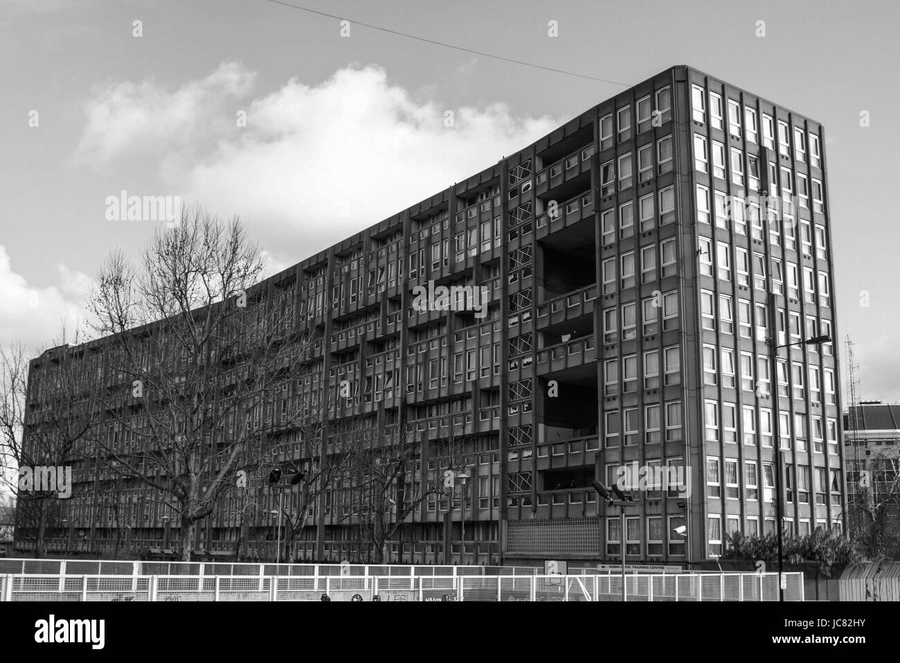 Robin hood gardens architecture Black and White Stock Photos & Images ...
