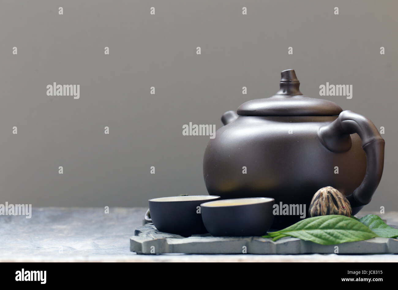 Traditional oriental green tea Stock Photo - Alamy