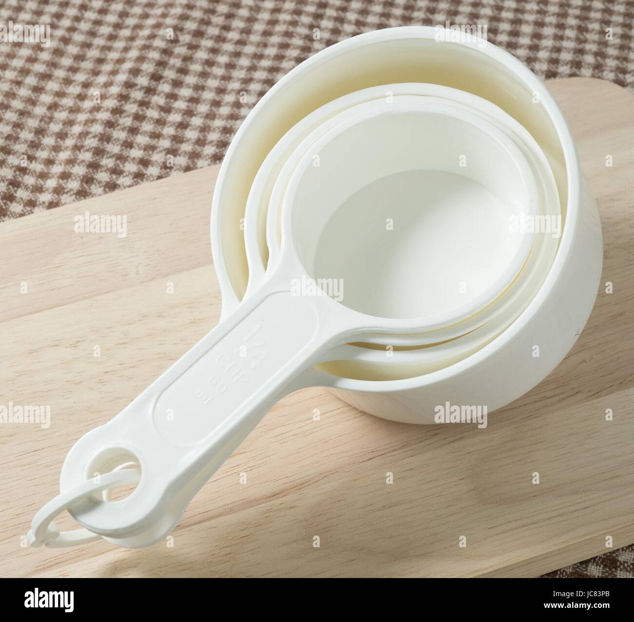 Quarter cup measuring hi-res stock photography and images - Alamy