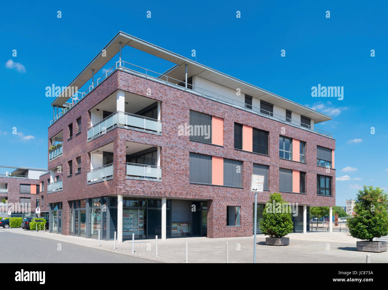 small modern office building Stock Photo - Alamy