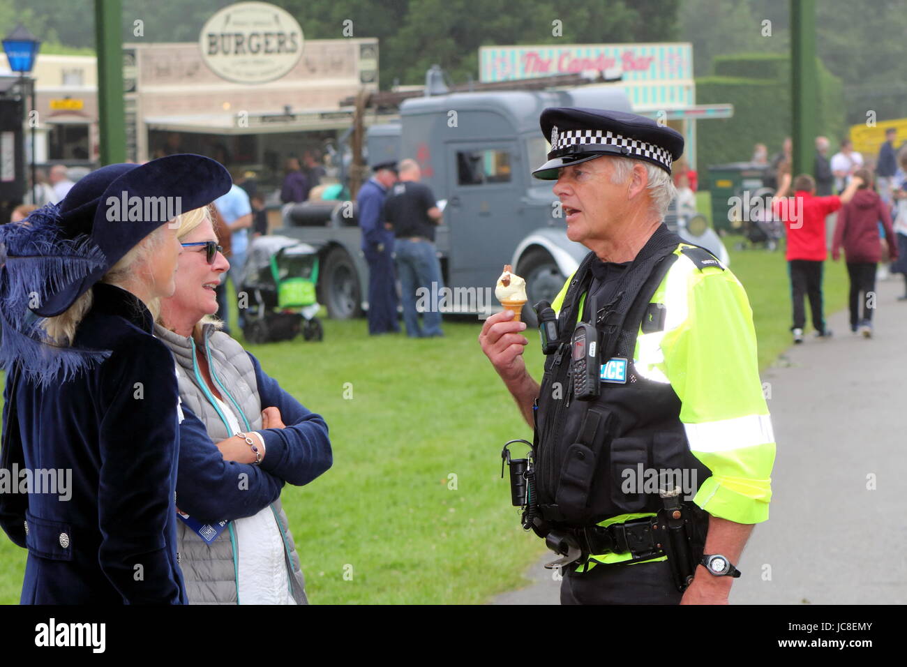 Police talking to man uk hi-res stock photography and images - Alamy
