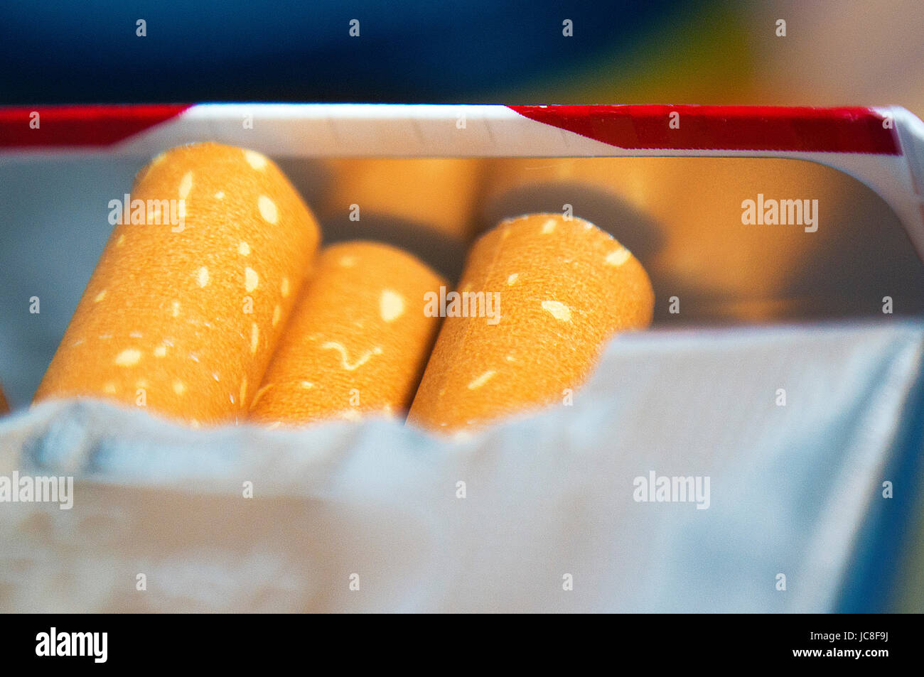 Red cigarettes packet hi-res stock photography and images - Alamy