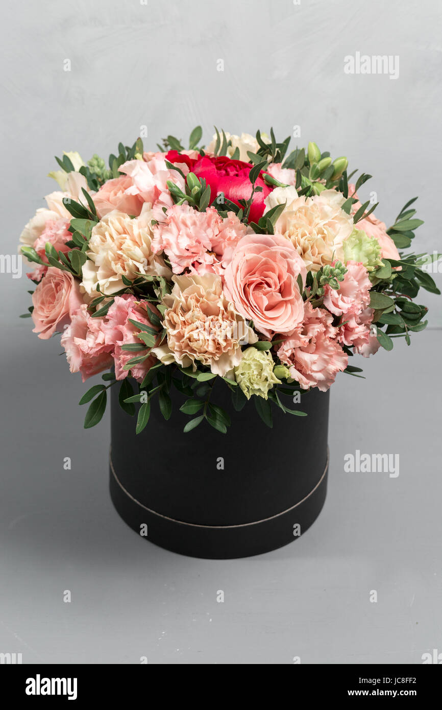 luxurious and elegant bouquet of roses and Other colors flowers on gray ...