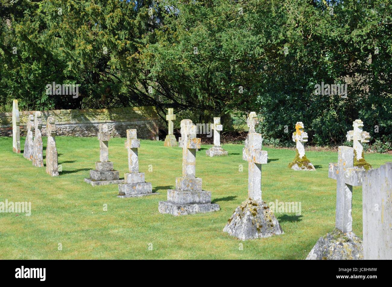 Straight line of gravestones in graveyard Stock Photo - Alamy
