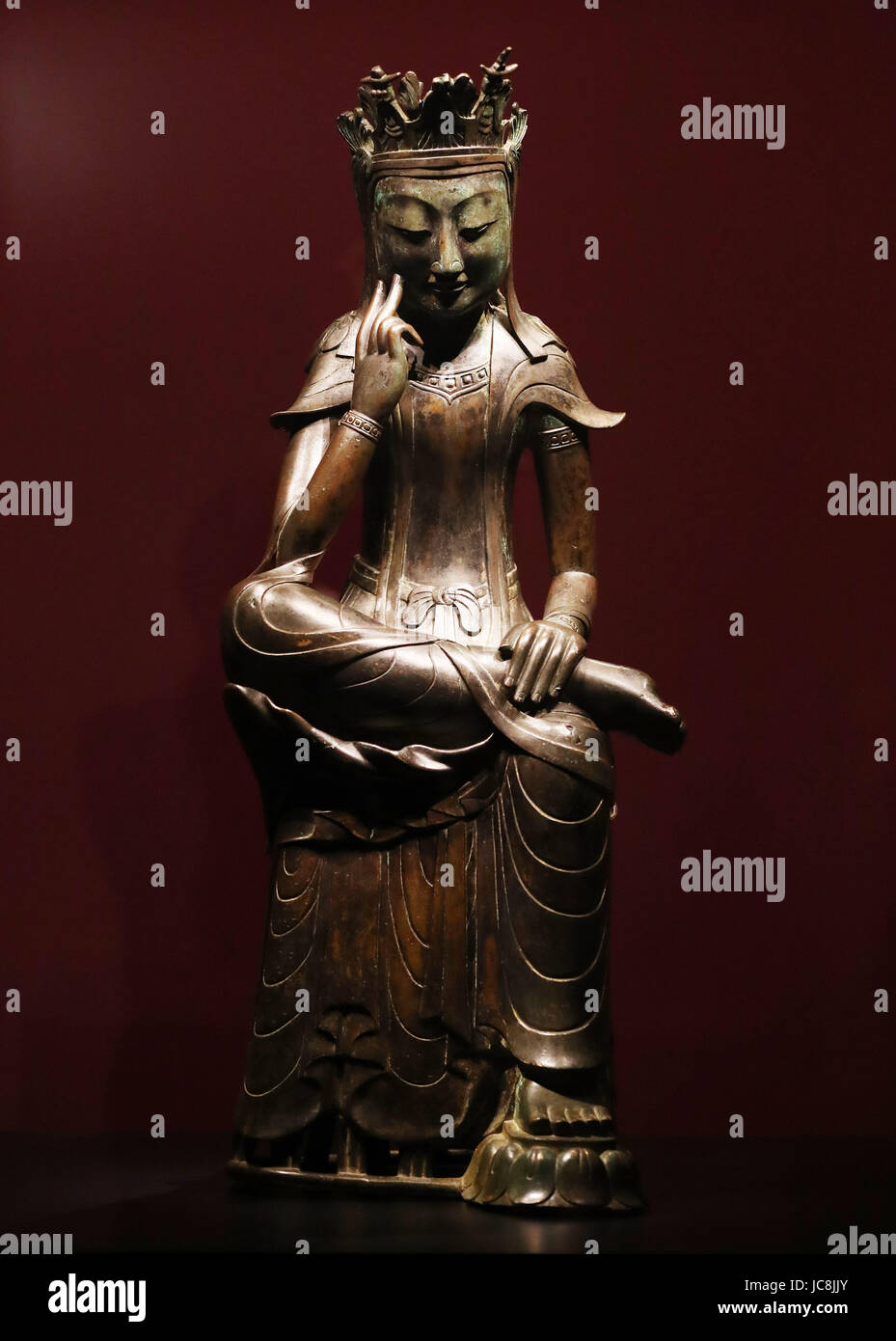 Cross-legged Buddha statue displayed again The Gilt-bronze Maitreya in ...