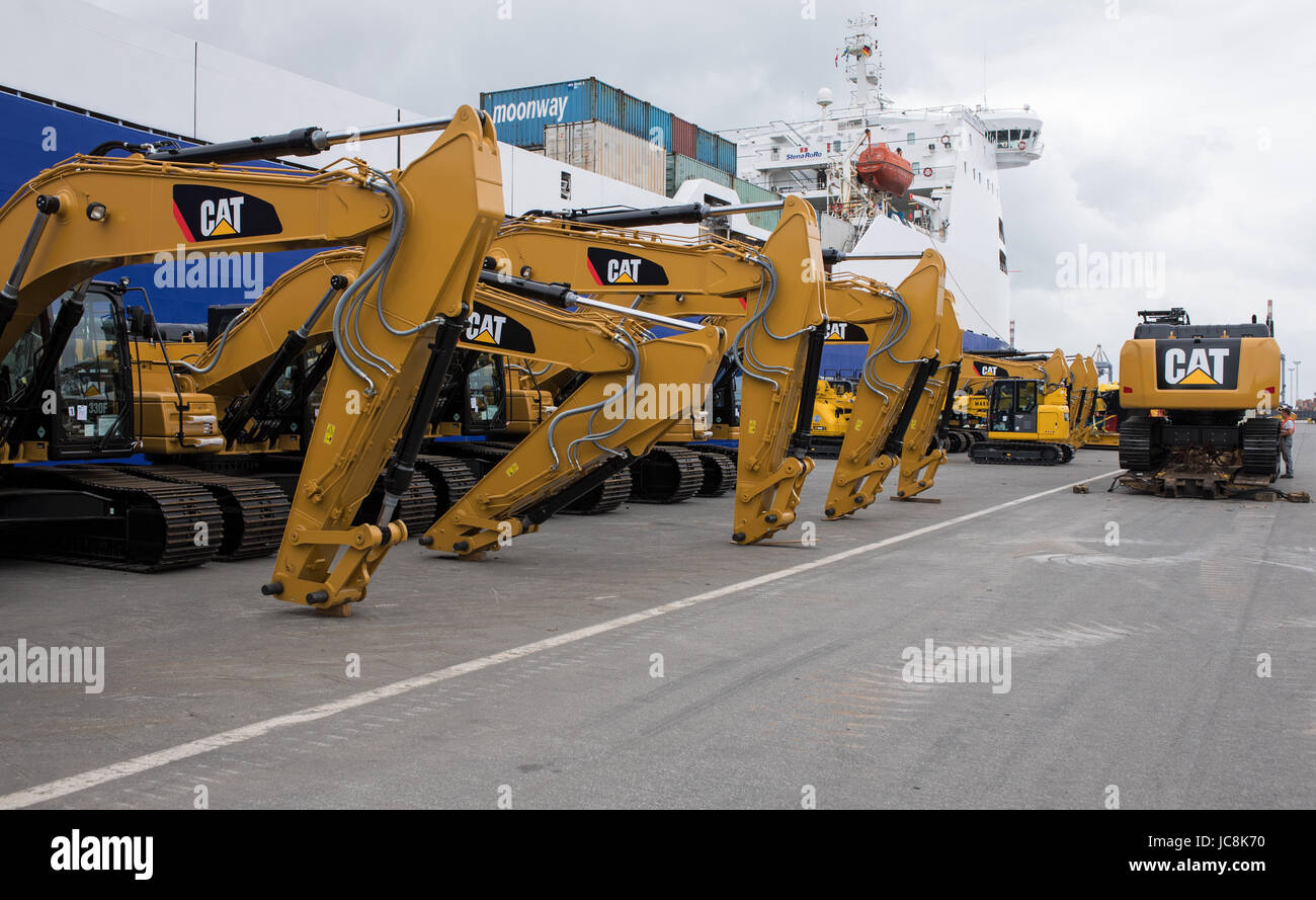 Bremerhaven, Germany. 12th June, 2017. Construction machinery of the US ...