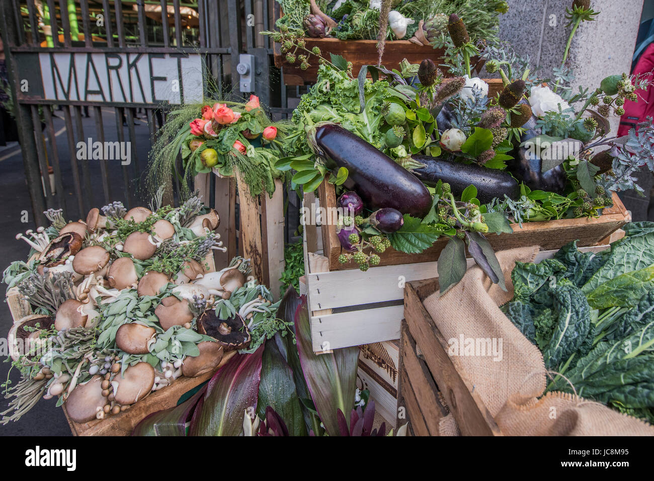 London flood gates hi-res stock photography and images - Alamy