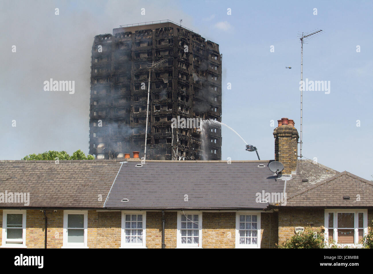 Huge building fire hi-res stock photography and images - Alamy