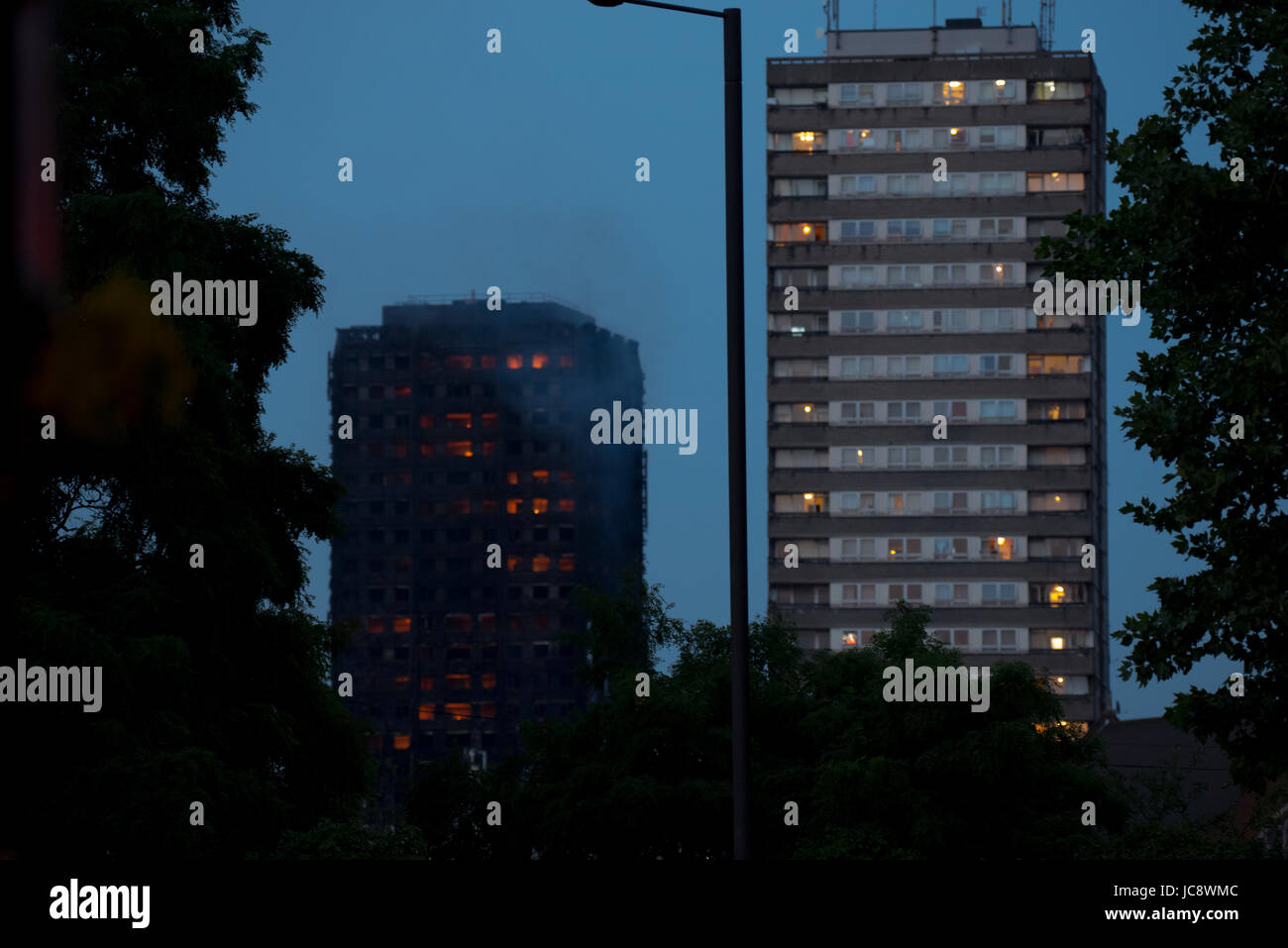 Grenfell Tower, London, UK. 14th Jun, 2017. 20:42 Still on fire Credit ...
