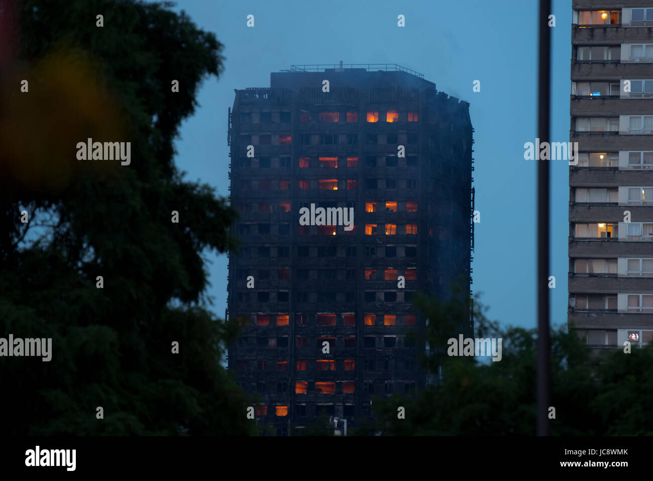 Grenfell Tower, London, UK. 14th Jun, 2017. 20:42 Still on fire Credit ...