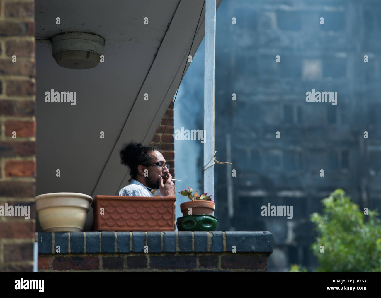 London, UK. 14th Jun, 2017. Grenfel Tower fire neighbourhood Credit ...