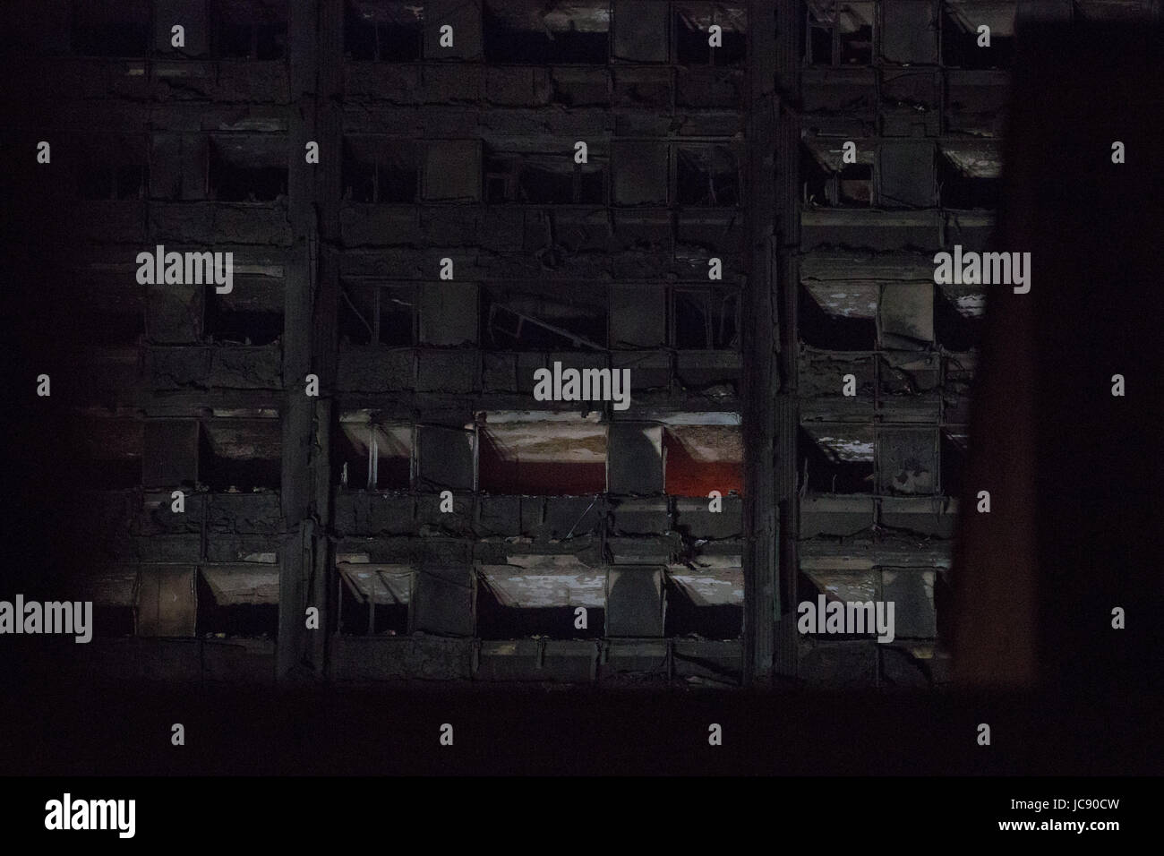 Emergency services grenfell tower hi-res stock photography and images ...