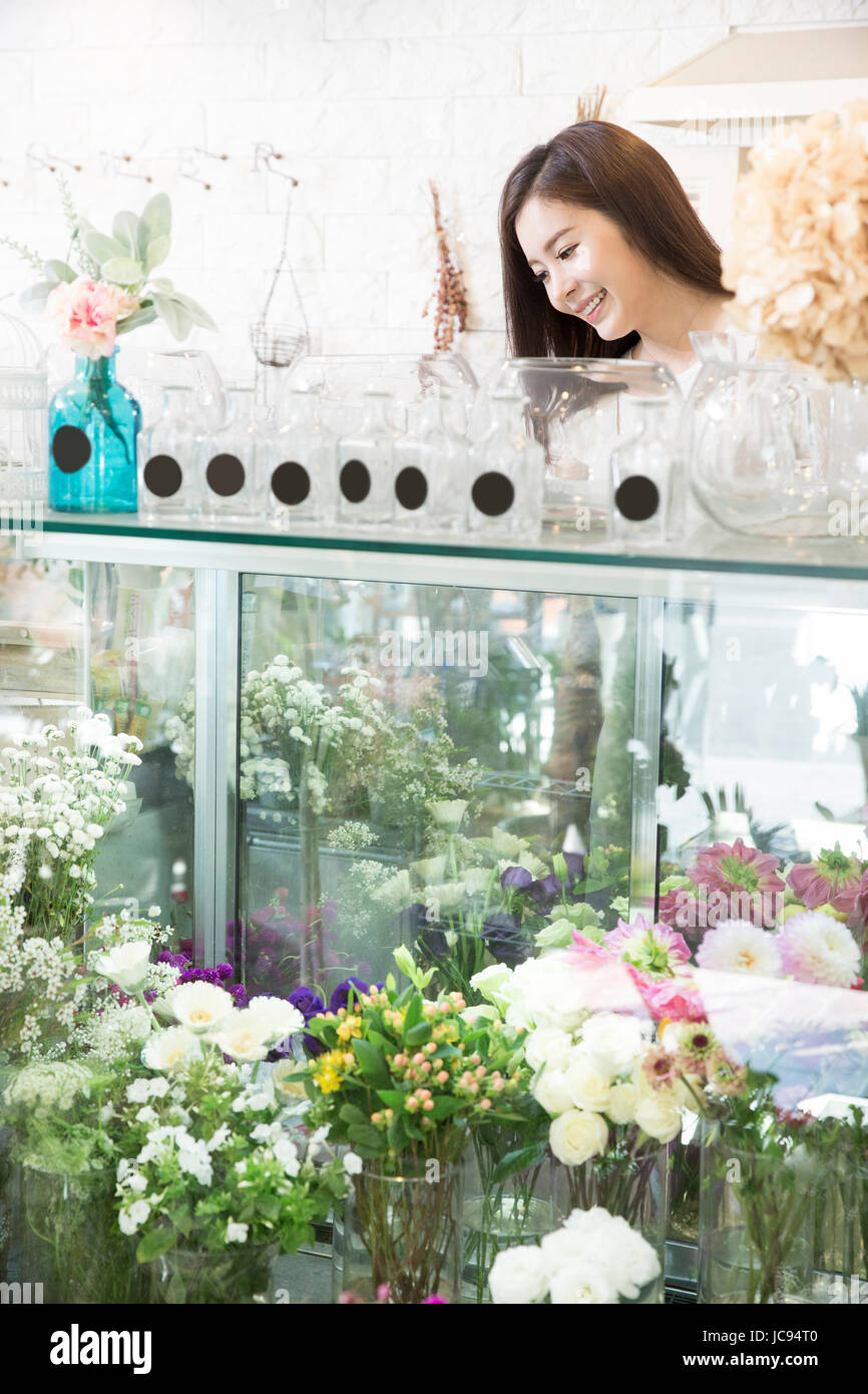 Young smiling florist shop hi-res stock photography and images - Alamy