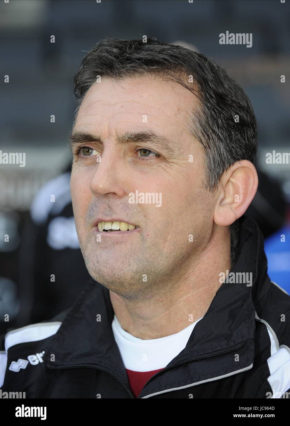OWEN COYLE BURNLEY FC MANAGER STADIUM MK MILTON KEYNES ENGLAND 02 ...
