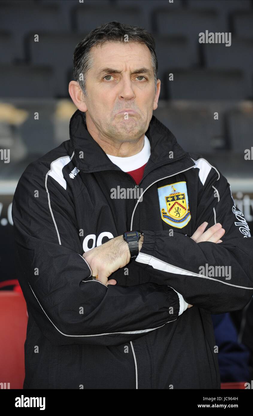OWEN COYLE BURNLEY FC MANAGER STADIUM MK MILTON KEYNES ENGLAND 02 ...