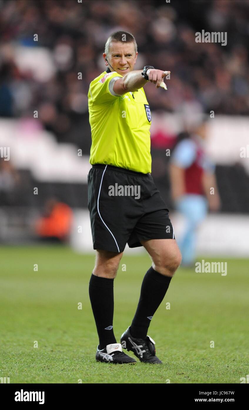 TONY BATES REFEREE STADIUM MK MILTON KEYNES ENGLAND 02 January 2010 ...
