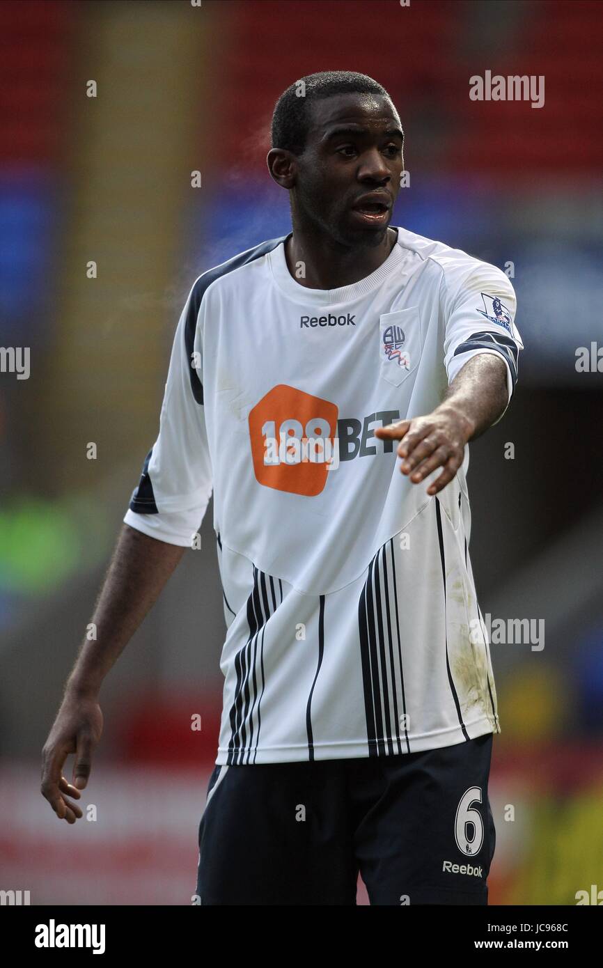 FABRICE MUAMBA BOLTON WANDERERS FC REEBOK STADIUM BOLTON ENGLAND 02 ...