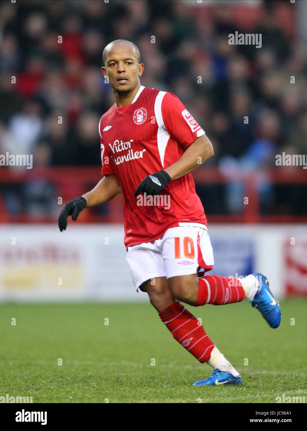 ROBERT EARNSHAW NOTTINGHAM FOREST FC CITY GROUND NOTTINGHAM ENGLAND 02 ...