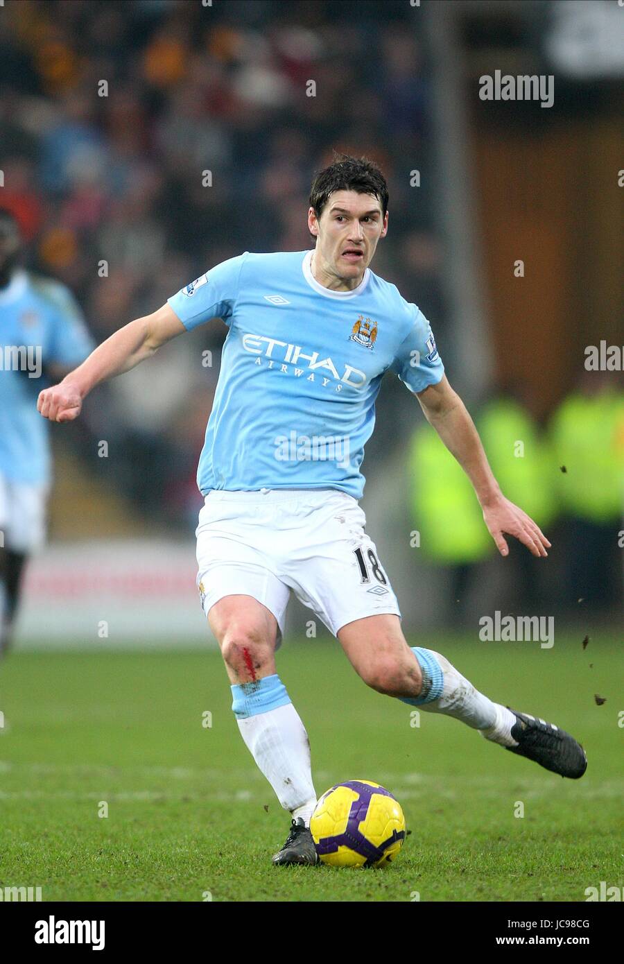 GARETH BARRY MANCHESTER CITY FC KC STADIUM HULL ENGLAND 06 February ...