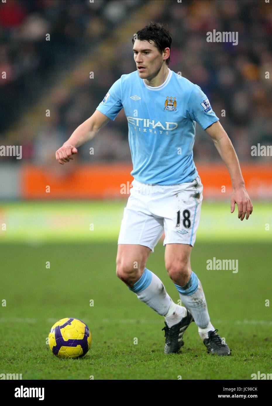 GARETH BARRY MANCHESTER CITY FC KC STADIUM HULL ENGLAND 06 February ...
